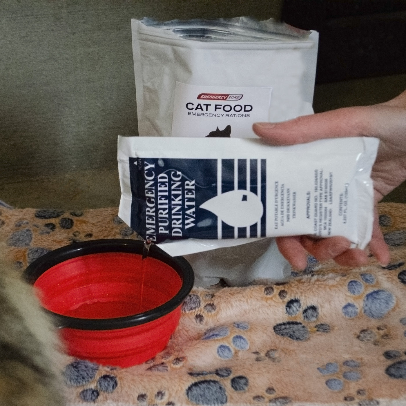 Deluxe Cat Bug Out Emergency Kit — Emergency Zone